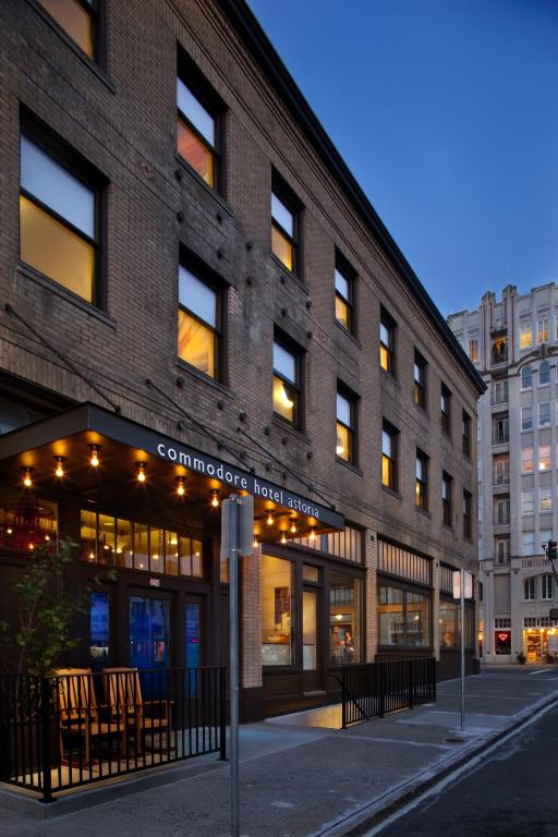 Commodore Hotel - DNA Hotels