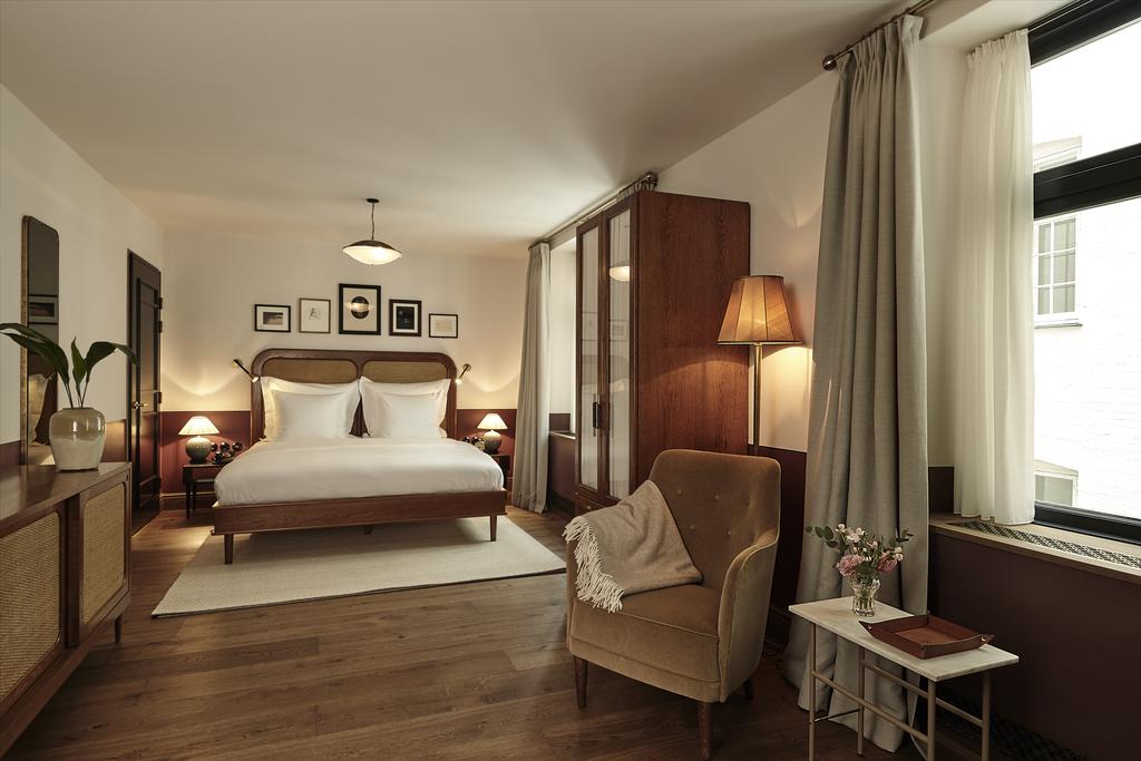 Sanders - DNA Hotels