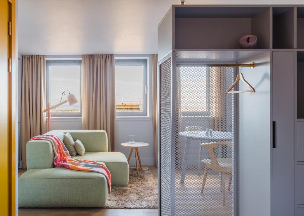 Eden Locke - DNA Hotels