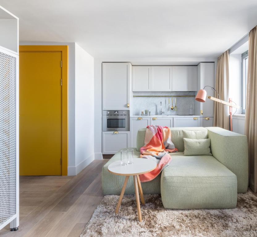 Eden Locke - DNA Hotels