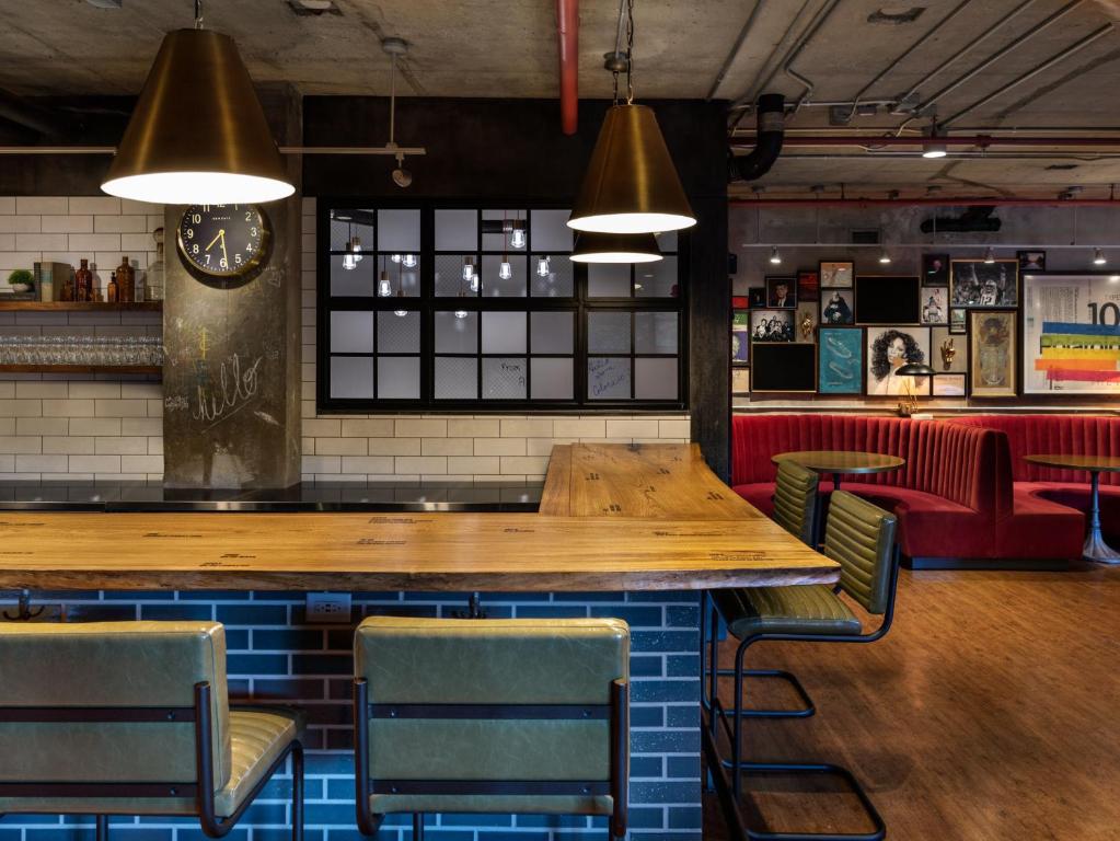 The Revolution Hotel - DNA Hotels